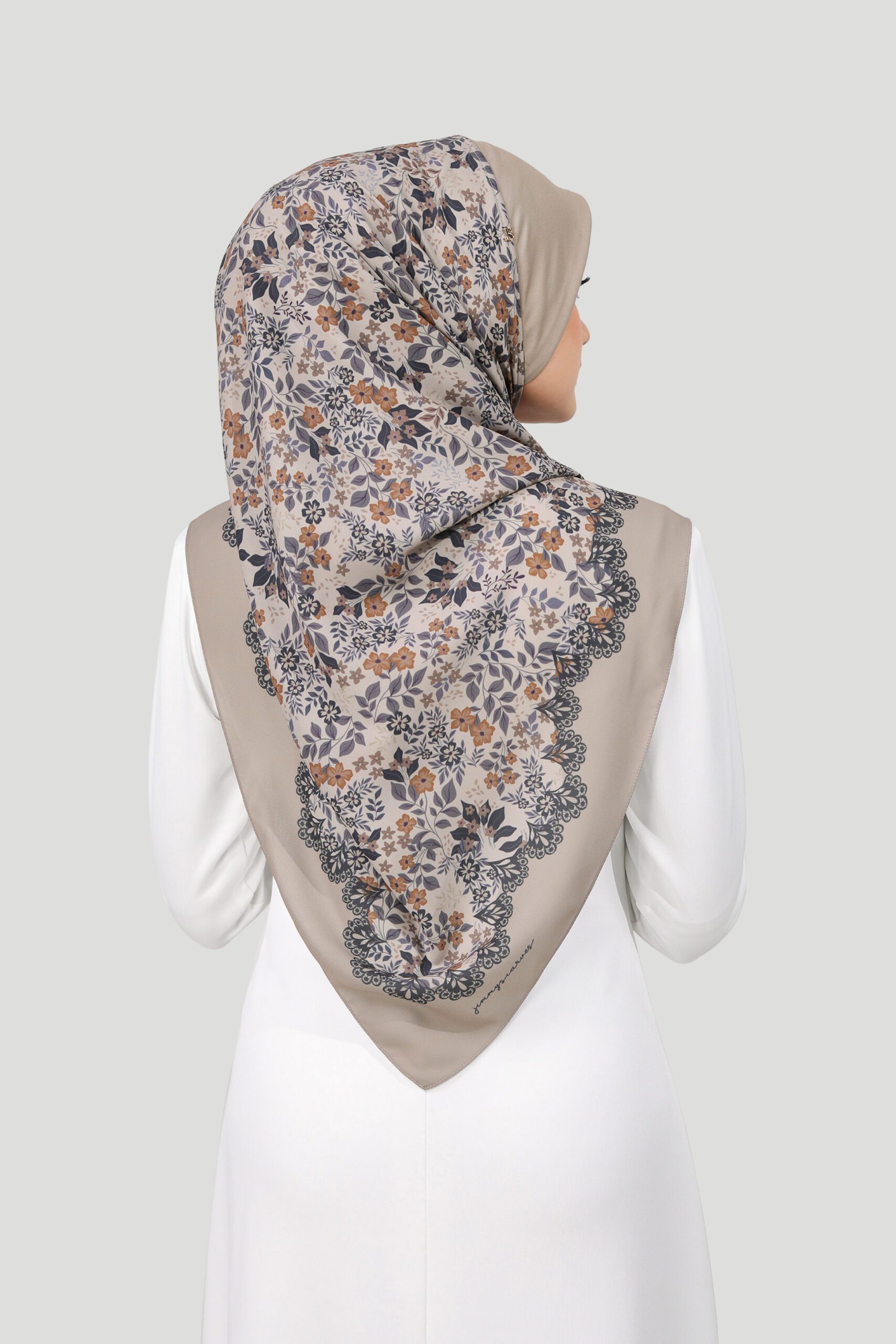 MALEEQA SYMPHONY – EMMA – JIMMY SCARVES